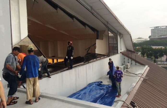 Hujan Deras, Dinding Atas Altar Gereja Sanmare, Bintaro Jaya Roboh | HIDUPKATOLIK.com