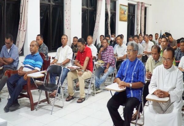 Setelah Tiga Tahun, Imam Projo Keuskupan Weetebula Retret Lagi ...