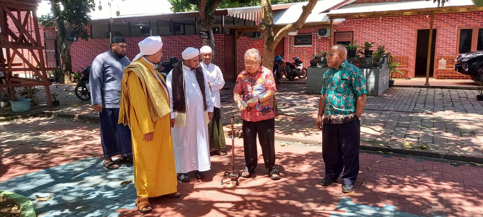 Habib Rifqi Idrus Alhamid, Ketua Yayasan Ar Rahman Ambon Kunjungi ...