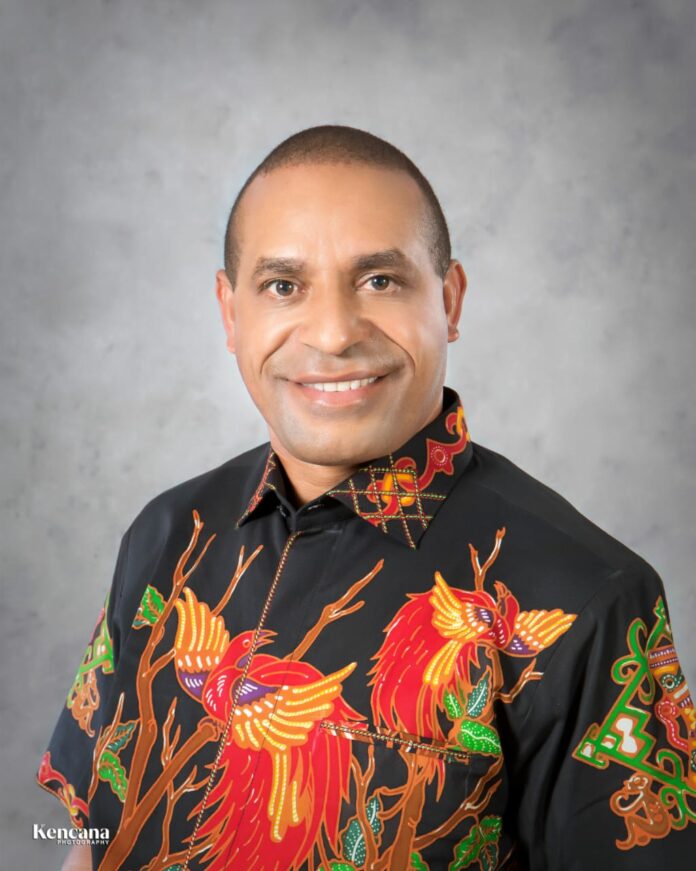 Agustinus Tenau: Mengubah Wajah Pendidikan di Papua | HIDUPKATOLIK.com