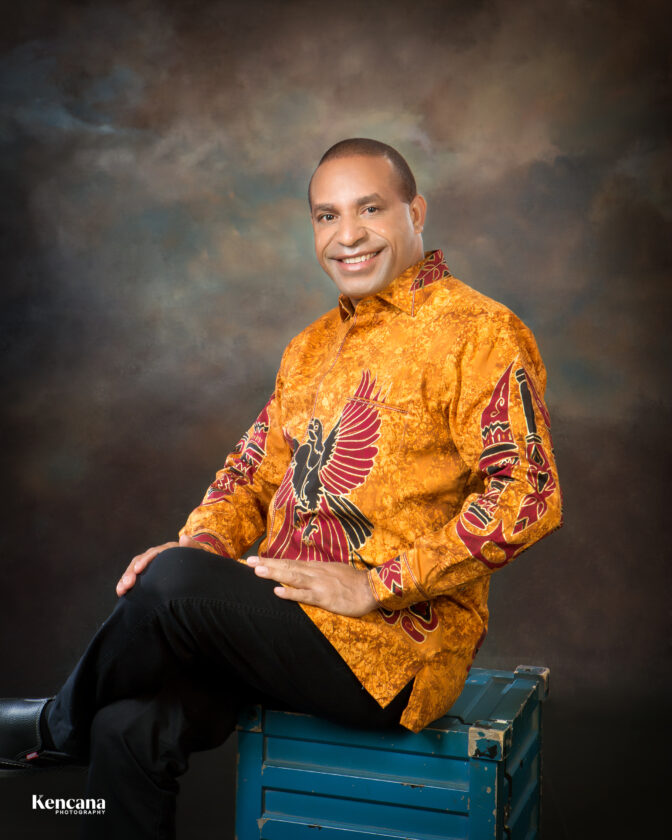 Agustinus Tenau: Mengubah Wajah Pendidikan di Papua | HIDUPKATOLIK.com