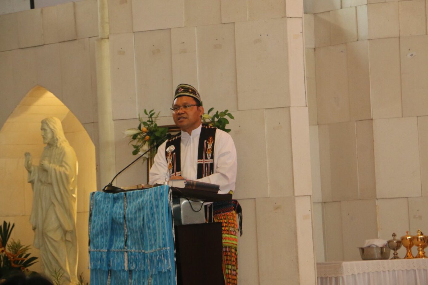 Misa Inkulturasi Flobamorata: Memaknai “Rahim” Budaya NTT , Jalan ...