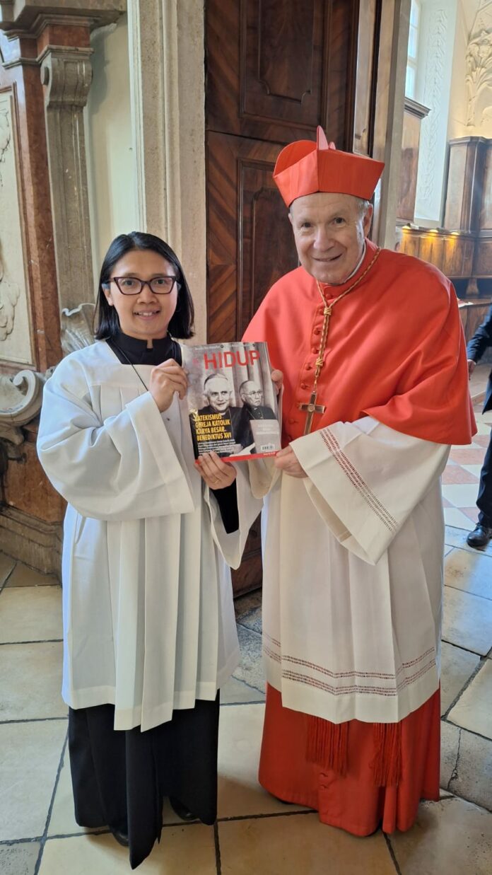 Usai Pontifikal Vesper di Katedral Stephan, Wina Austria, Sahabat Paus ...