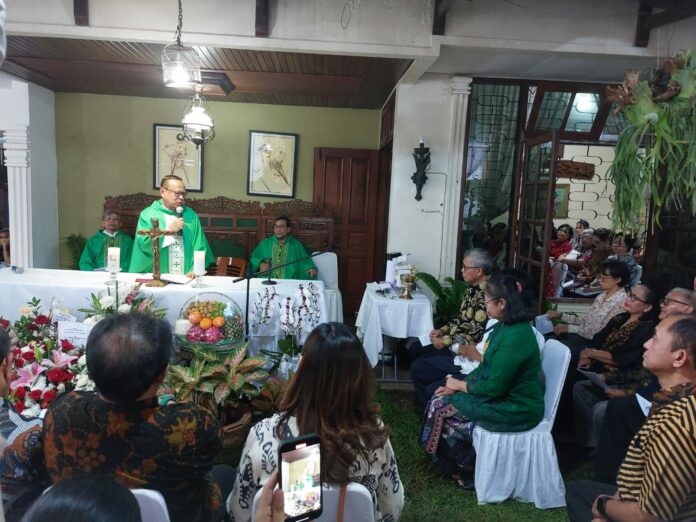 Sebelum Berangkat ke Vatikan, Trias Kuncahyono Mengadakan Misa Syukur ...