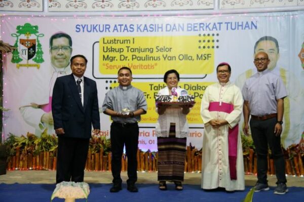 Semarak Perayaan Lustrum Pertama Uskup Tanjung Selor, Mgr. Paulinus Yan ...