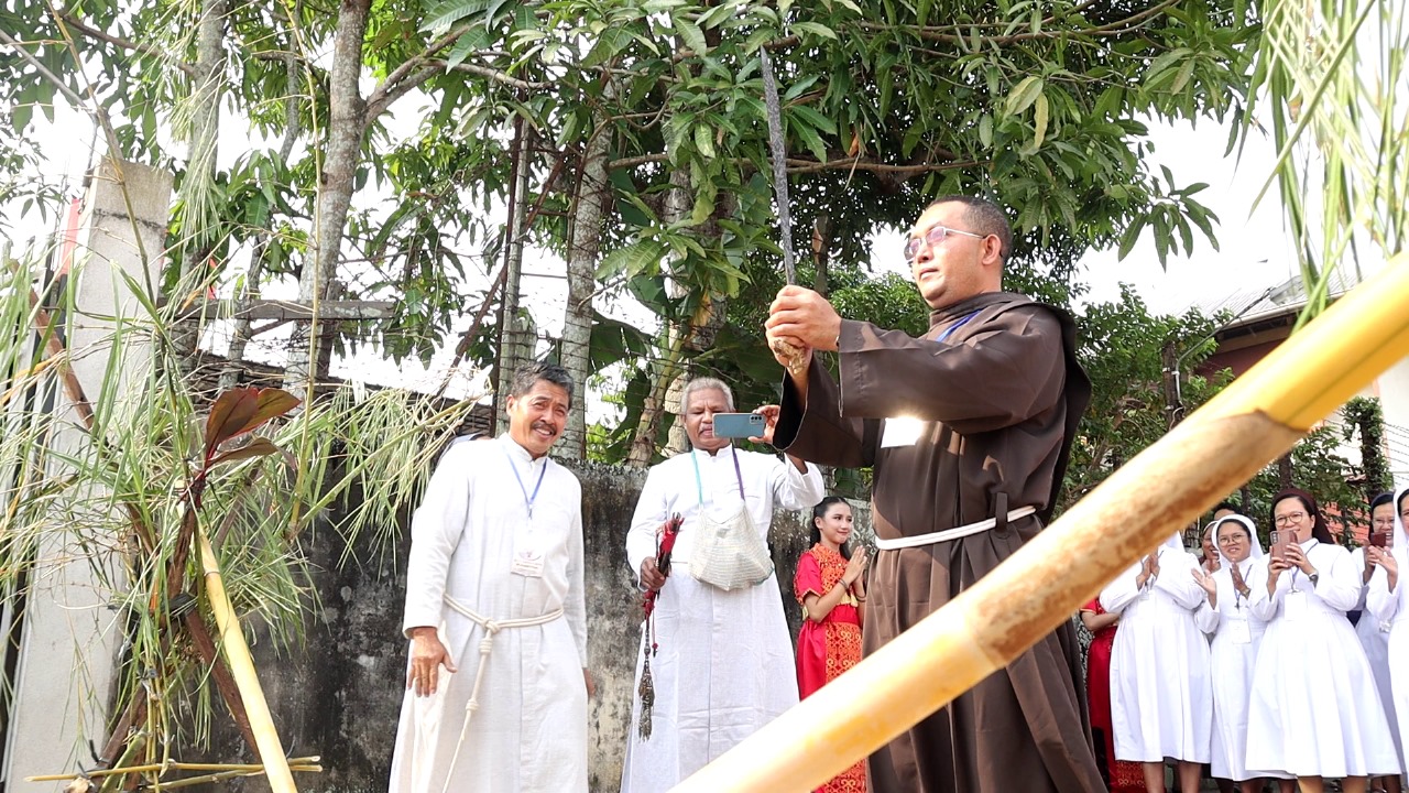 Saat Membuka Temu INFO JPIC, Uskup Agung Pontianak, Mgr Agustinus Agus ...