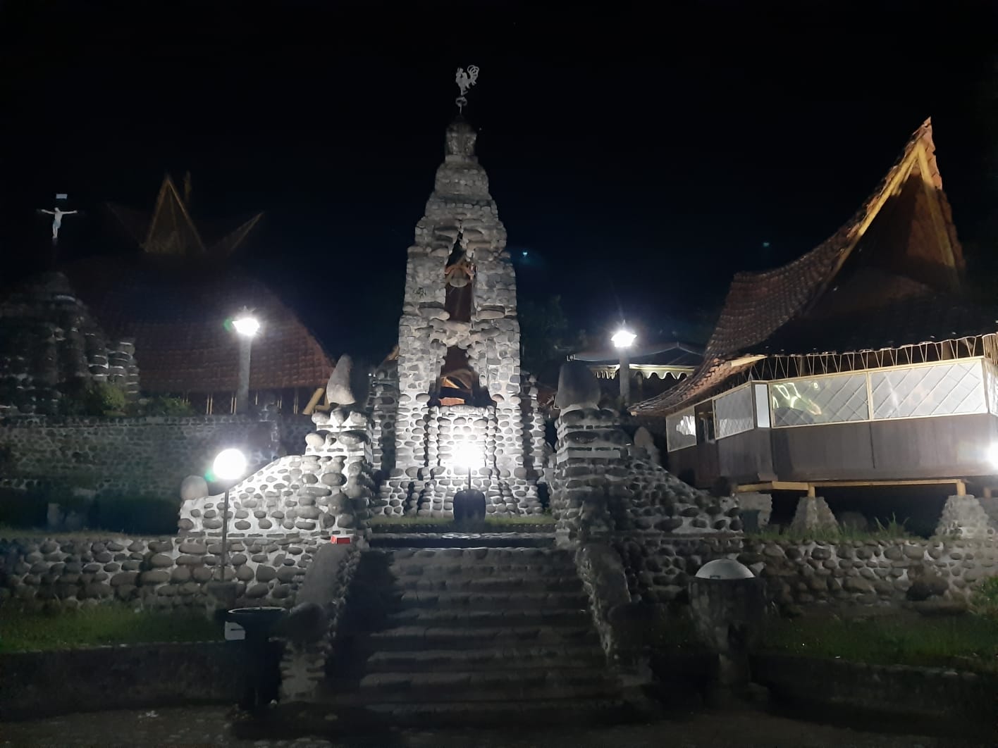 Jenazah Mgr. Vincentius Sutikno Wisaksono akan Dimakamkan di Mousoleum ...