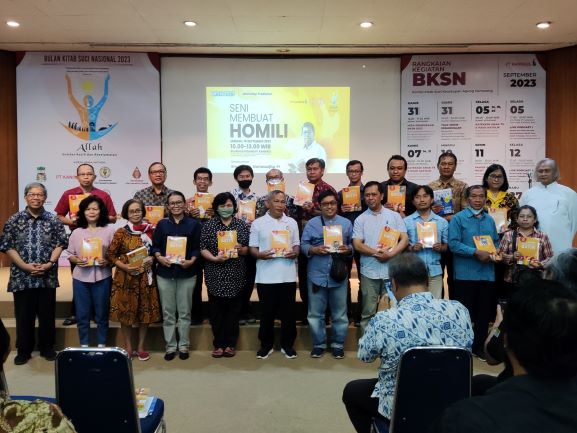 Seni Membuat Homili bagi Prodiakon | HIDUPKATOLIK.com