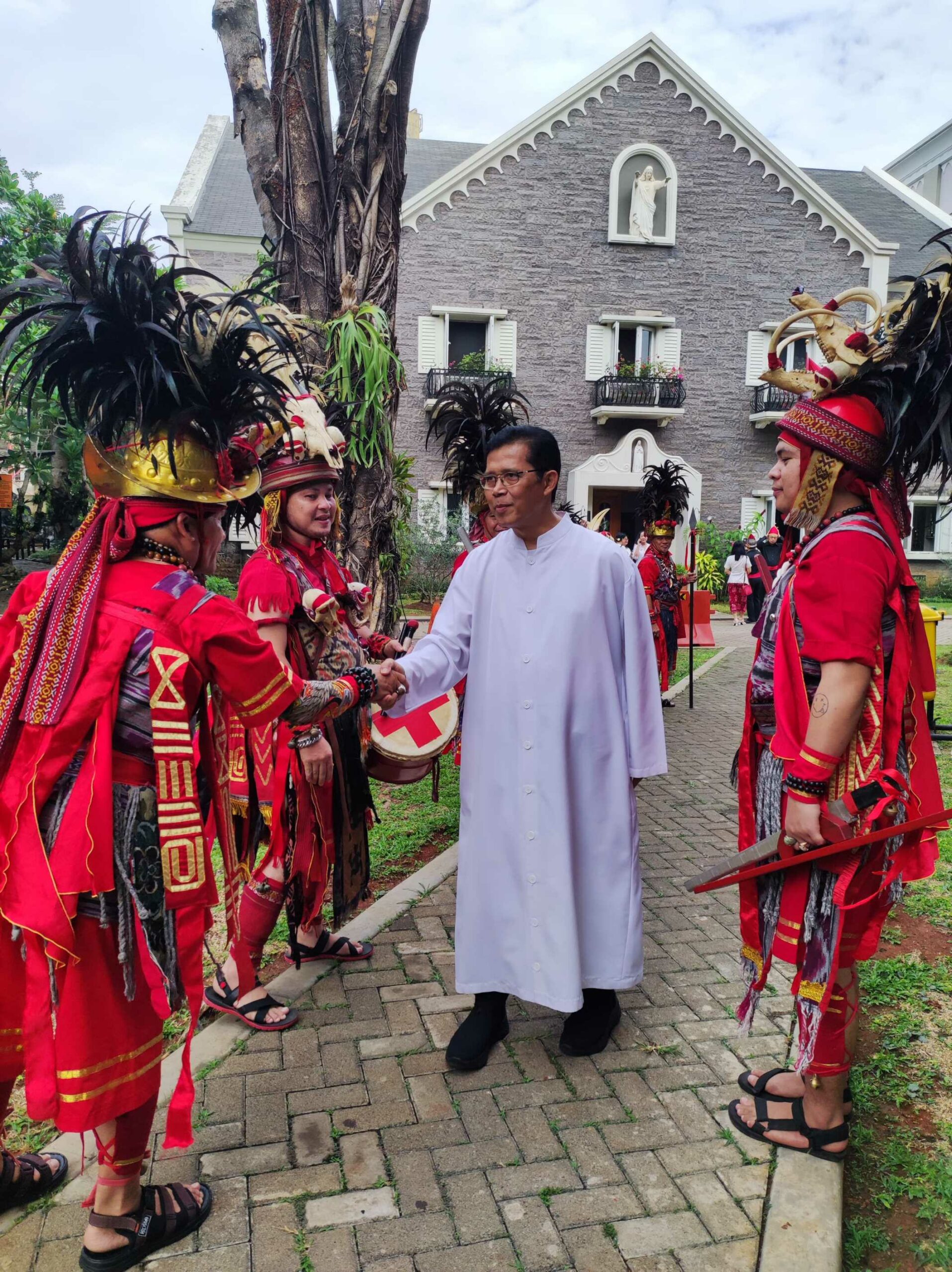 Misa Nuansa Minahasa Paroki Alam Sutera: “Torang Samua Basudara ...