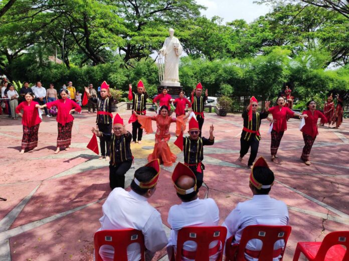 Misa Nuansa Minahasa Paroki Alam Sutera: “Torang Samua Basudara ...