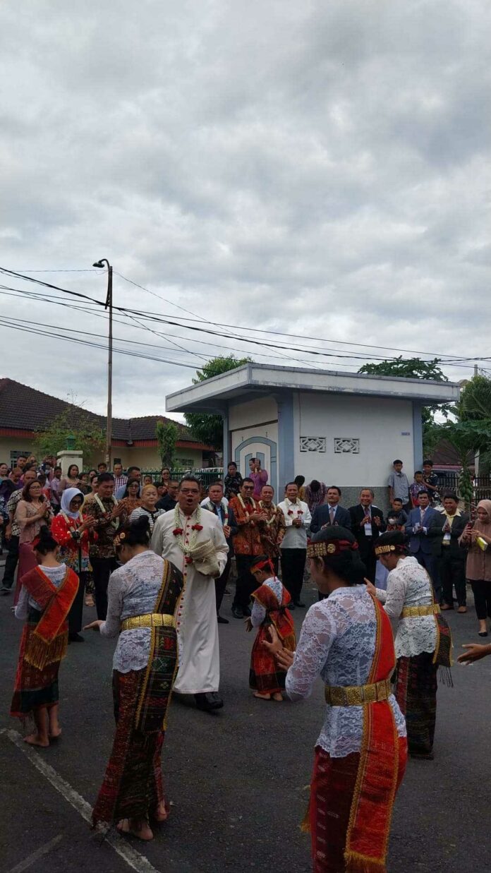 Peletakan Batu Pertama Aula dan Pastoran Paroki Brindisi | HIDUPKATOLIK.com