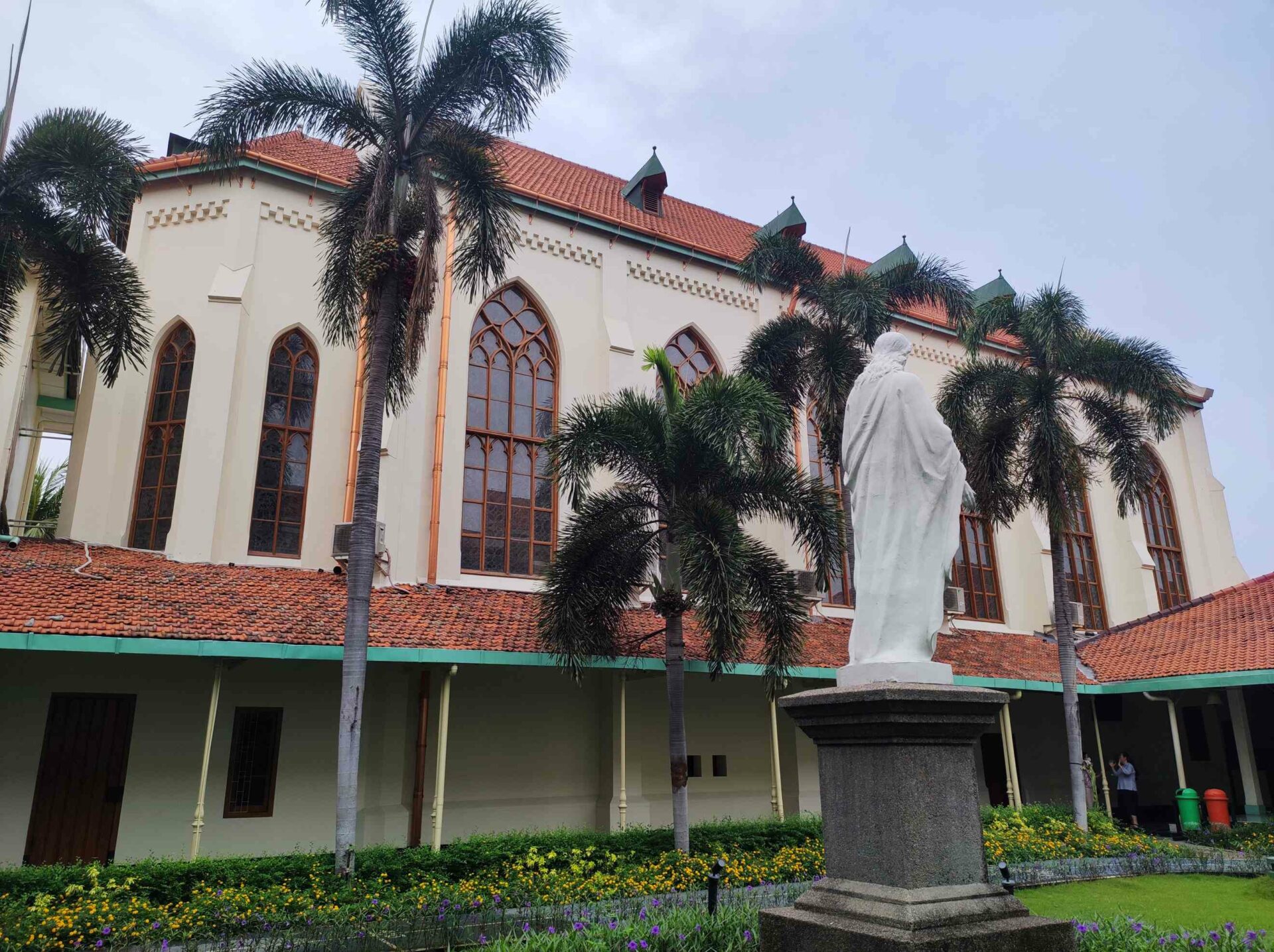 Pesona Wah Kapel Hati Kudus Yesus, Biara Ursulin Jalan Pos: Bak ...