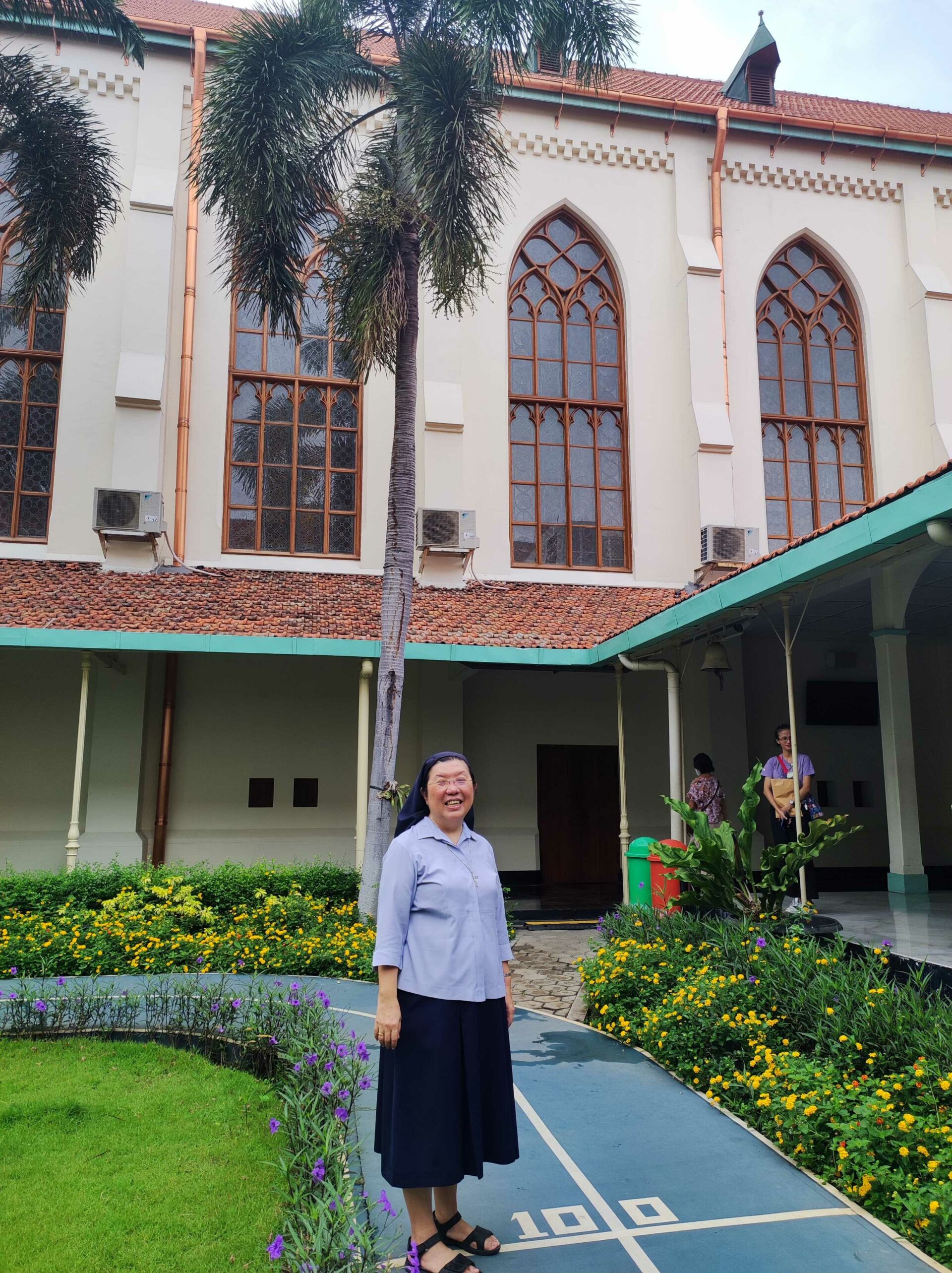 Pesona Wah Kapel Hati Kudus Yesus, Biara Ursulin Jalan Pos: Bak ...