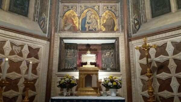 Mengenal Relikui Kerudung Bunda Maria dari Assisi, Bagian Kecil Relikui ...