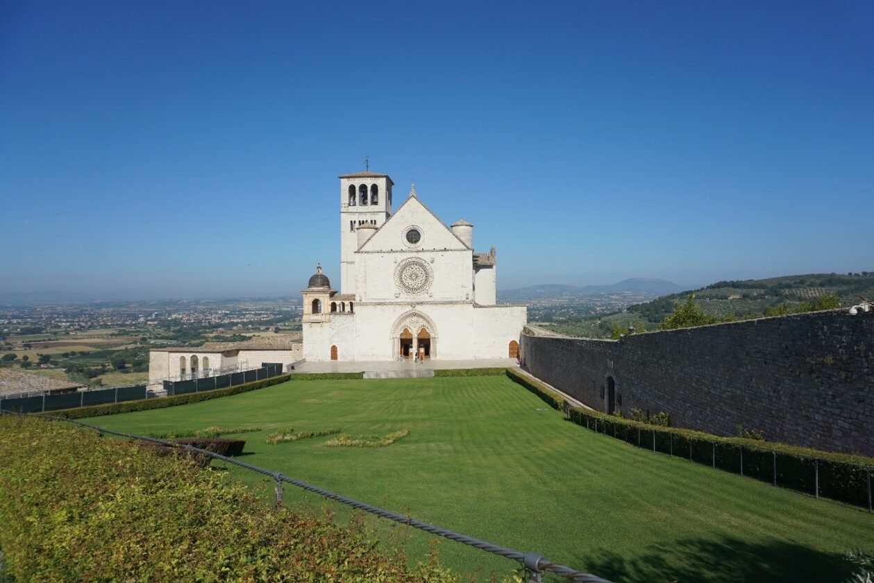 Mengenal Relikui Kerudung Bunda Maria dari Assisi, Bagian Kecil Relikui ...