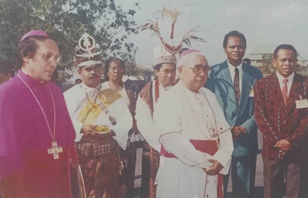 Uskup Agung Terpilih Keuskupan Agung Kupang, Mgr. Hironimus Pakaenoni ...