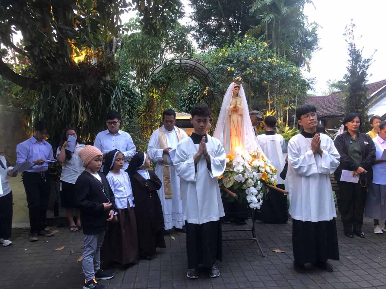 Peringati Penampakan Maria di Fatima: Rosario 10 Bahasa Persatukan Umat ...