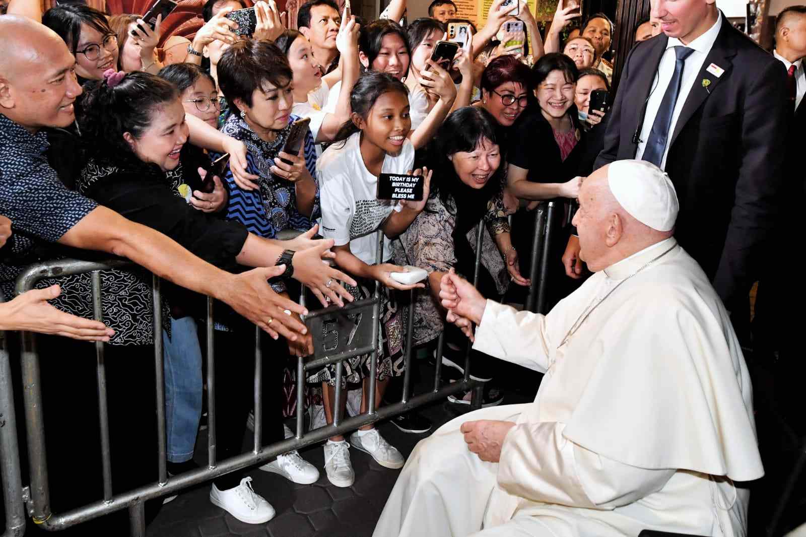 Memandang dengan Mata Ketiga Paus Fransiskus | HIDUPKATOLIK.com