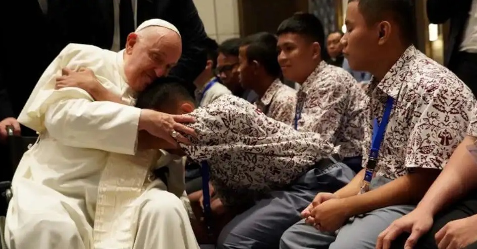 Memandang dengan Mata Ketiga Paus Fransiskus | HIDUPKATOLIK.com