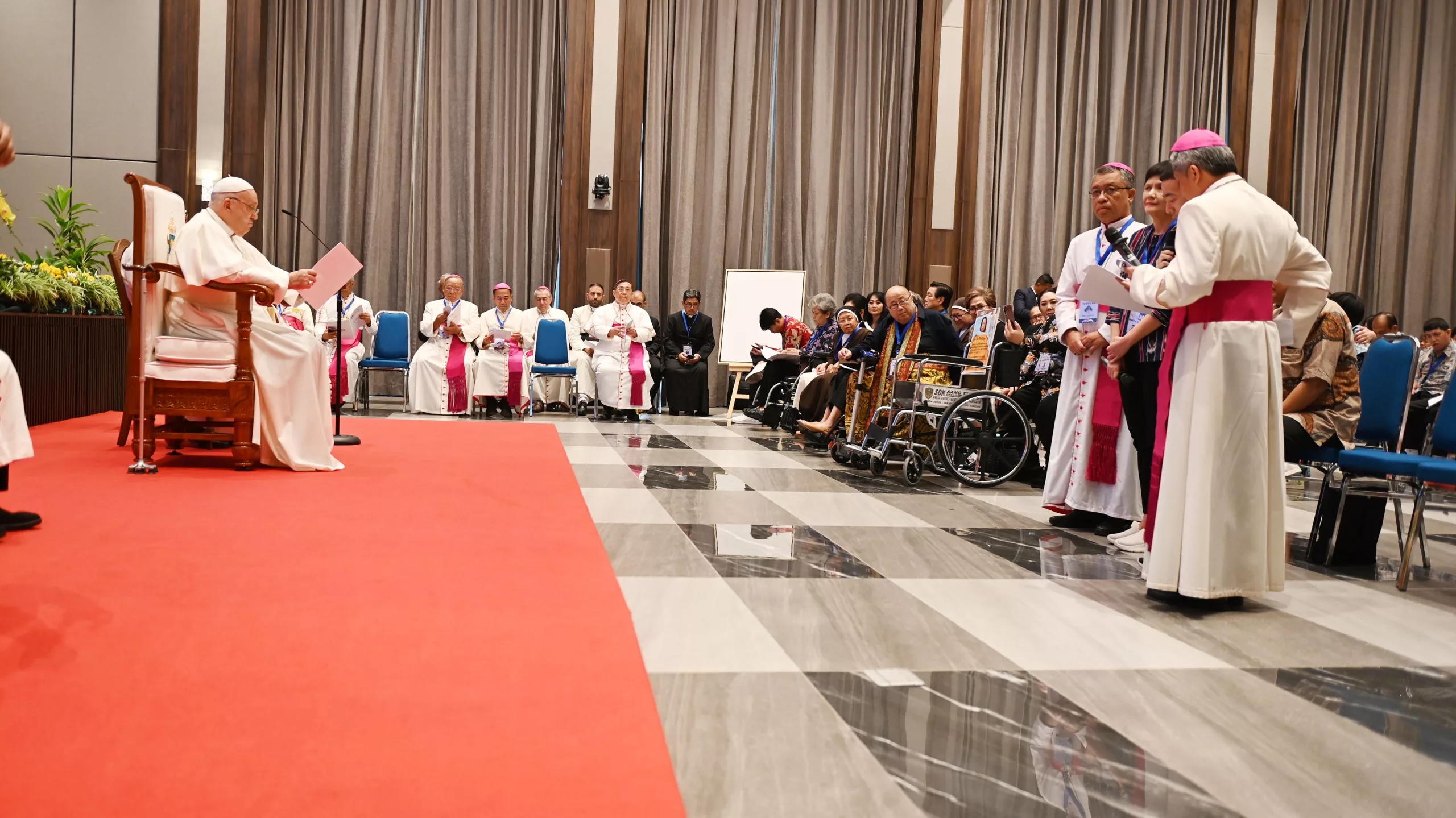 Paus Fransiskus: Kita Semua Saling Membutuhkan | HIDUPKATOLIK.com