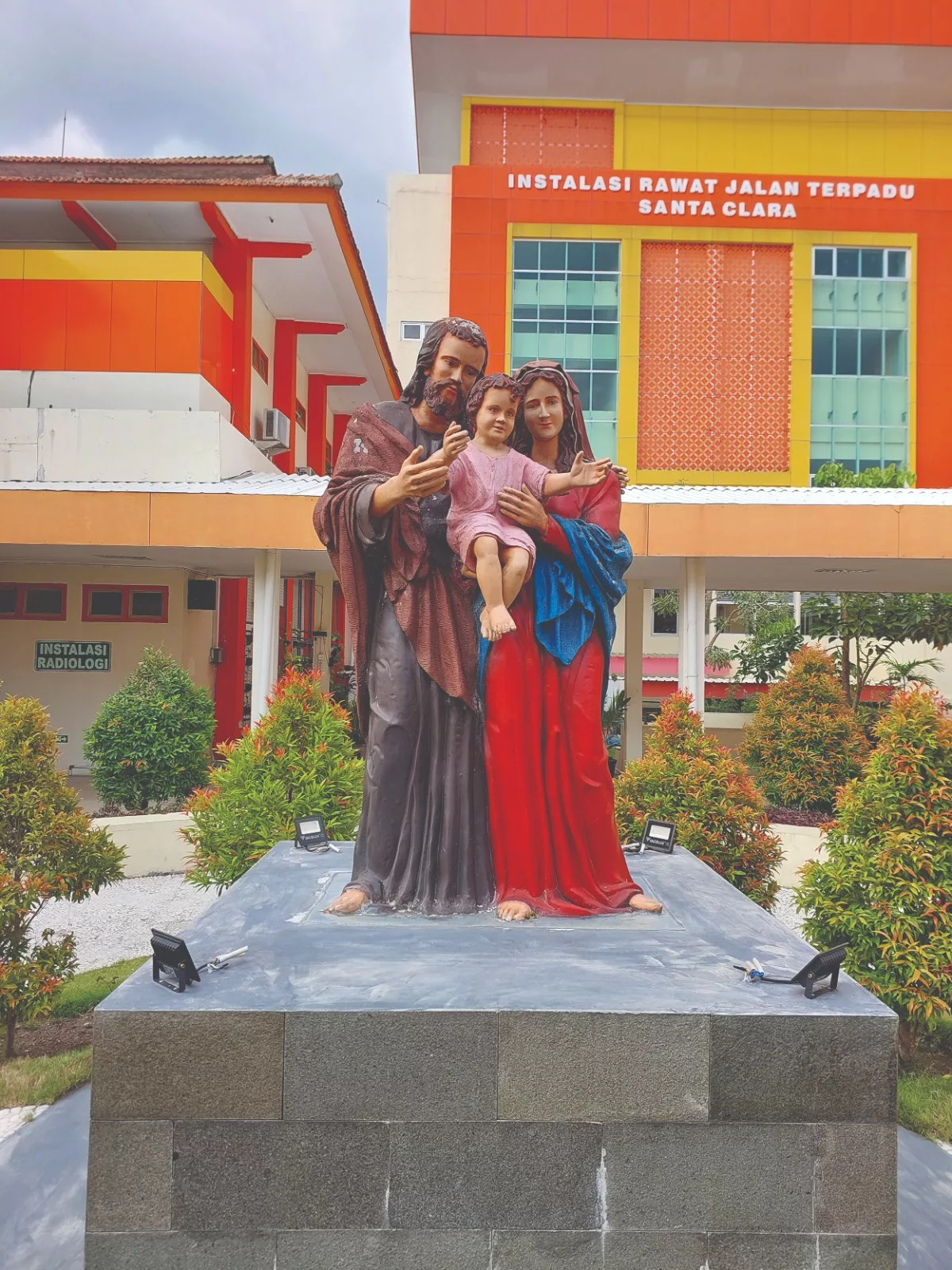 Ketua Yayasan Brayat Minulya Sr. M. Carola Sugiyanti, OSF: 75 Tahun RS Brayat Minulya Surakarta ...